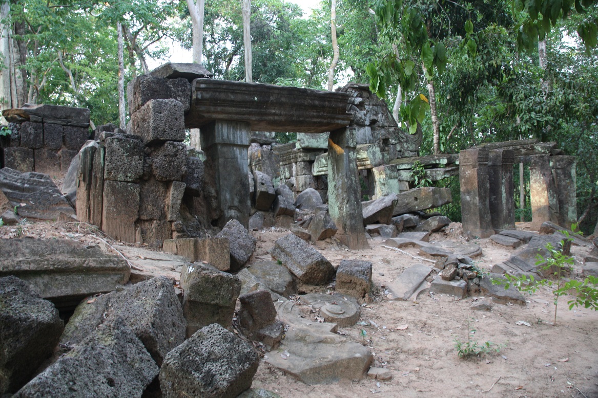 Prasat Thom Complex - IntoCambodia.org