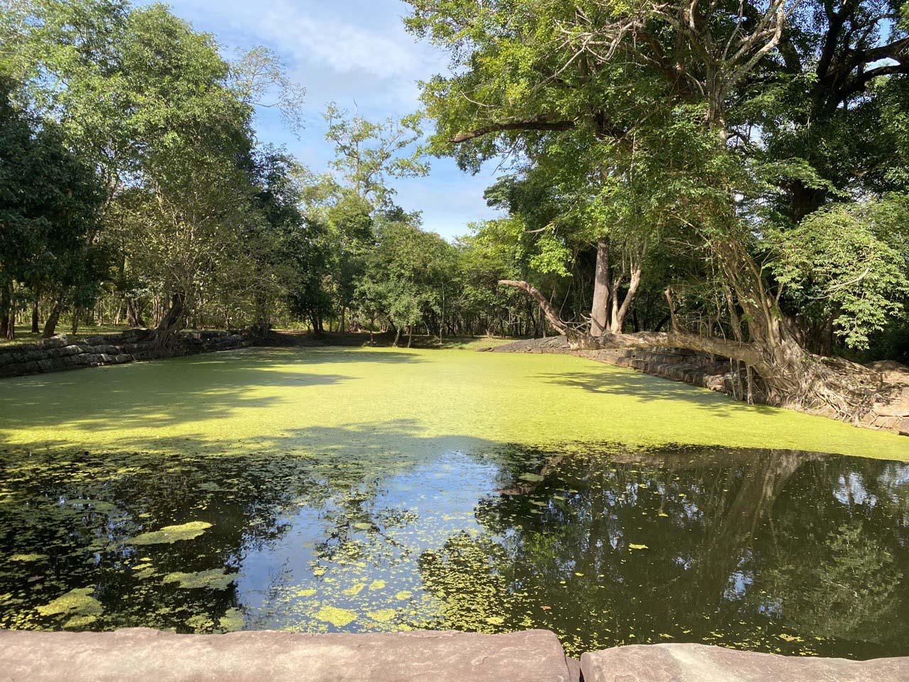 Royal Palace and Andaung Preng Pond (ស្រះអណ្តូងប្រេង) - IntoCambodia.org
